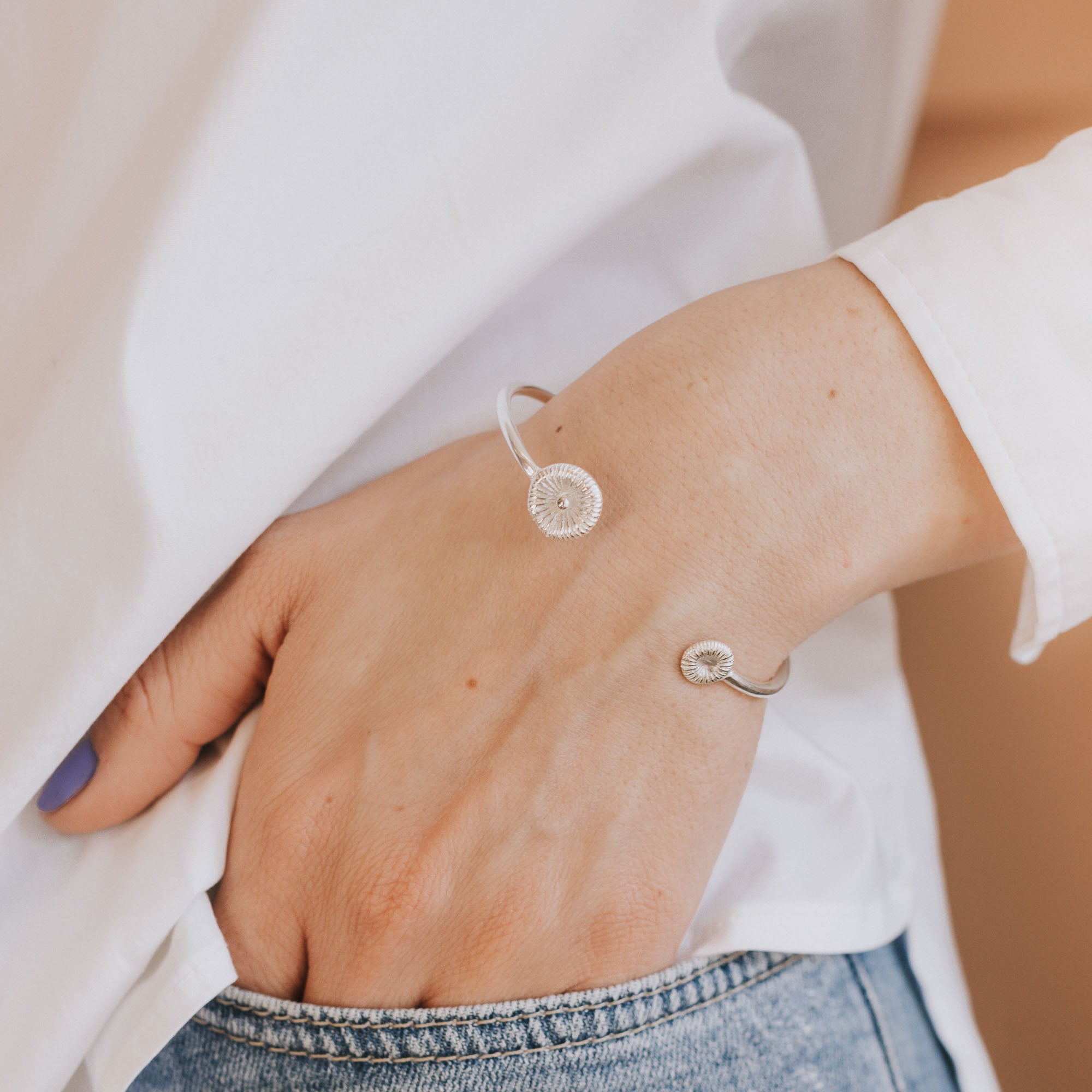 Knappkorall - Stelt armband – Annika Gustavsson Jewellery